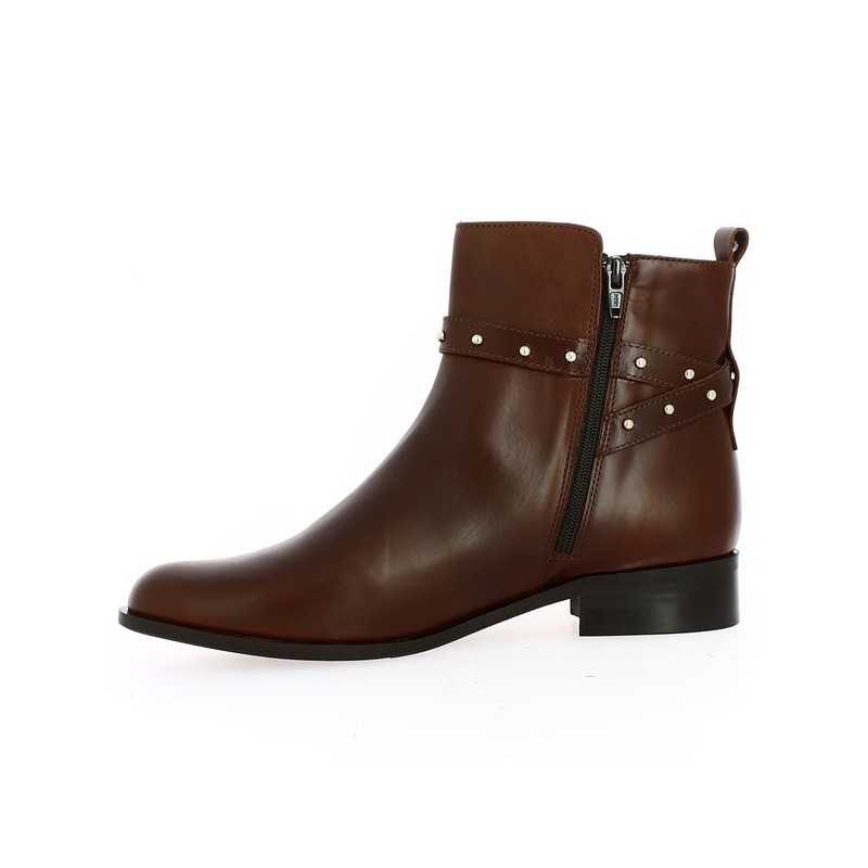 Bottines plates marron à clou. Chaussures classiques et moderne femme